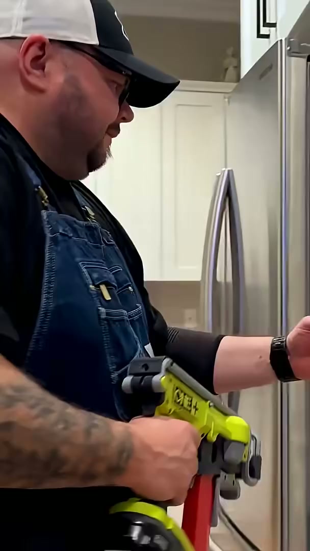 Nerf war: Big Mike battle!