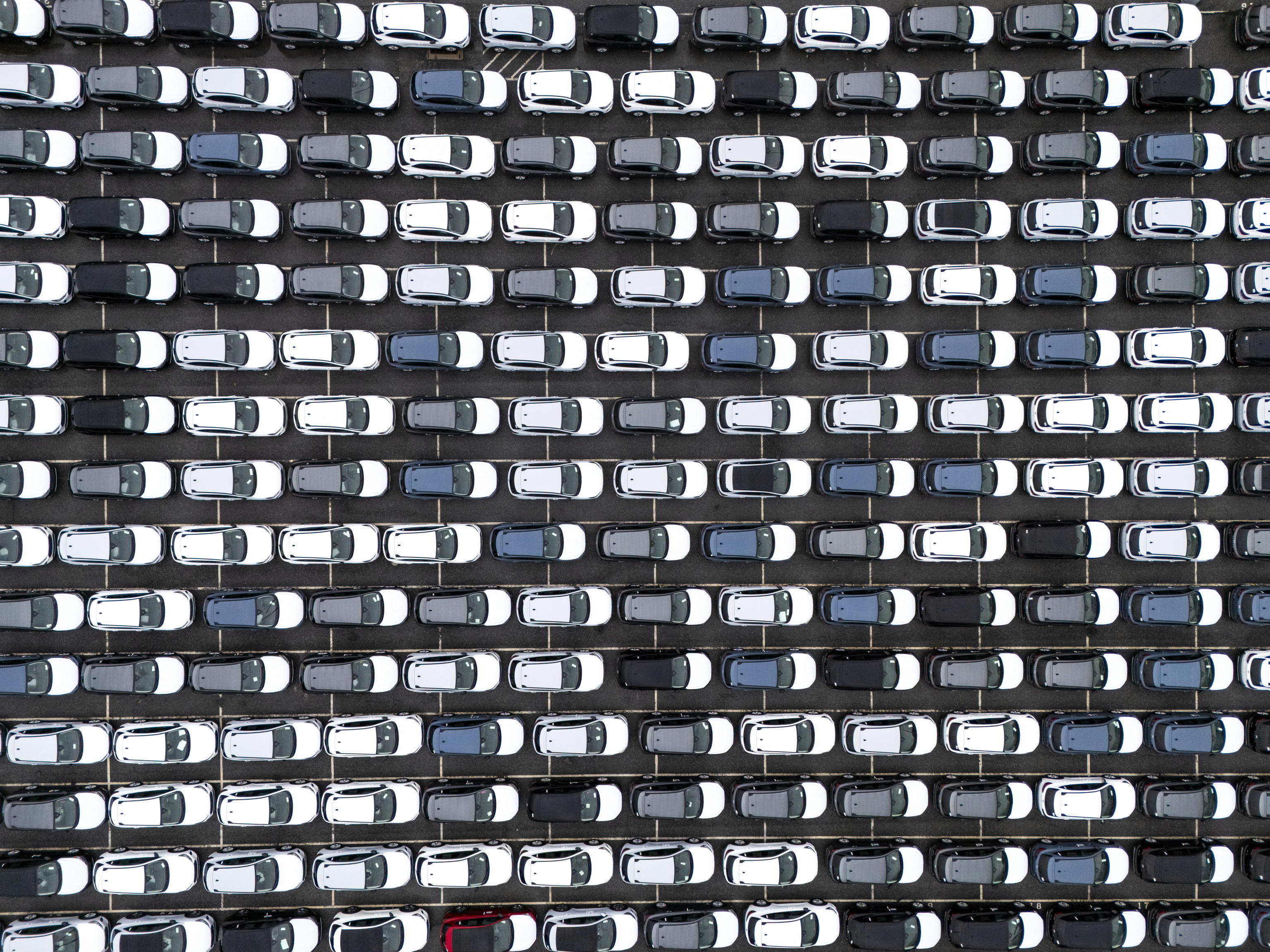 Mercato dell'auto europeo, l'anno chiude con segno positivo (+2,4%)