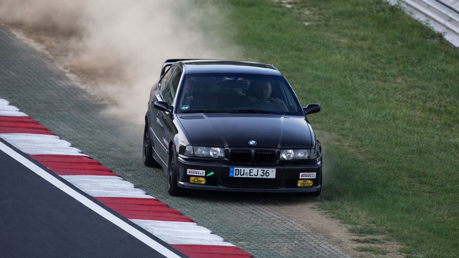 Quick reactions save the day at Nürburgring track