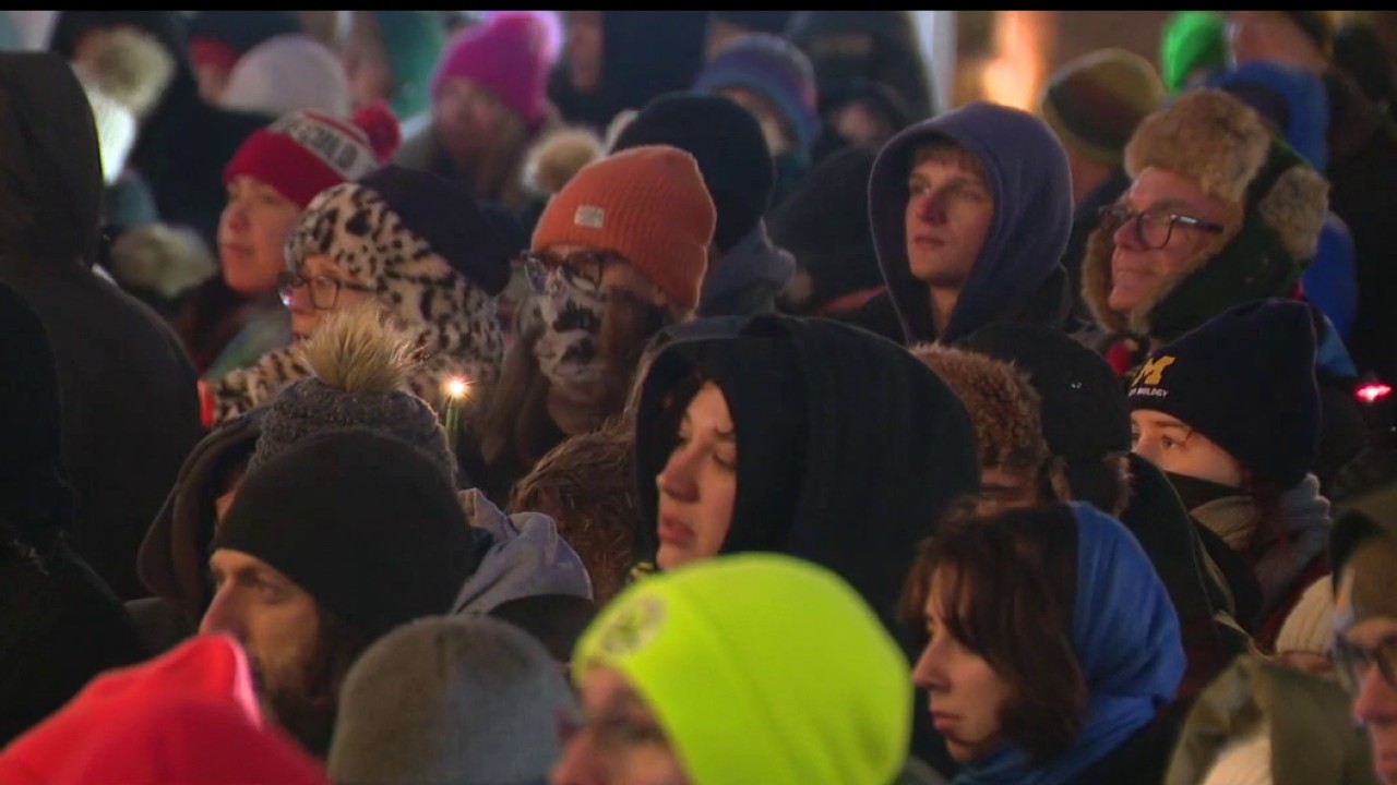 Candlelight vigil in honor of Alex Pretti in Ann Arbor