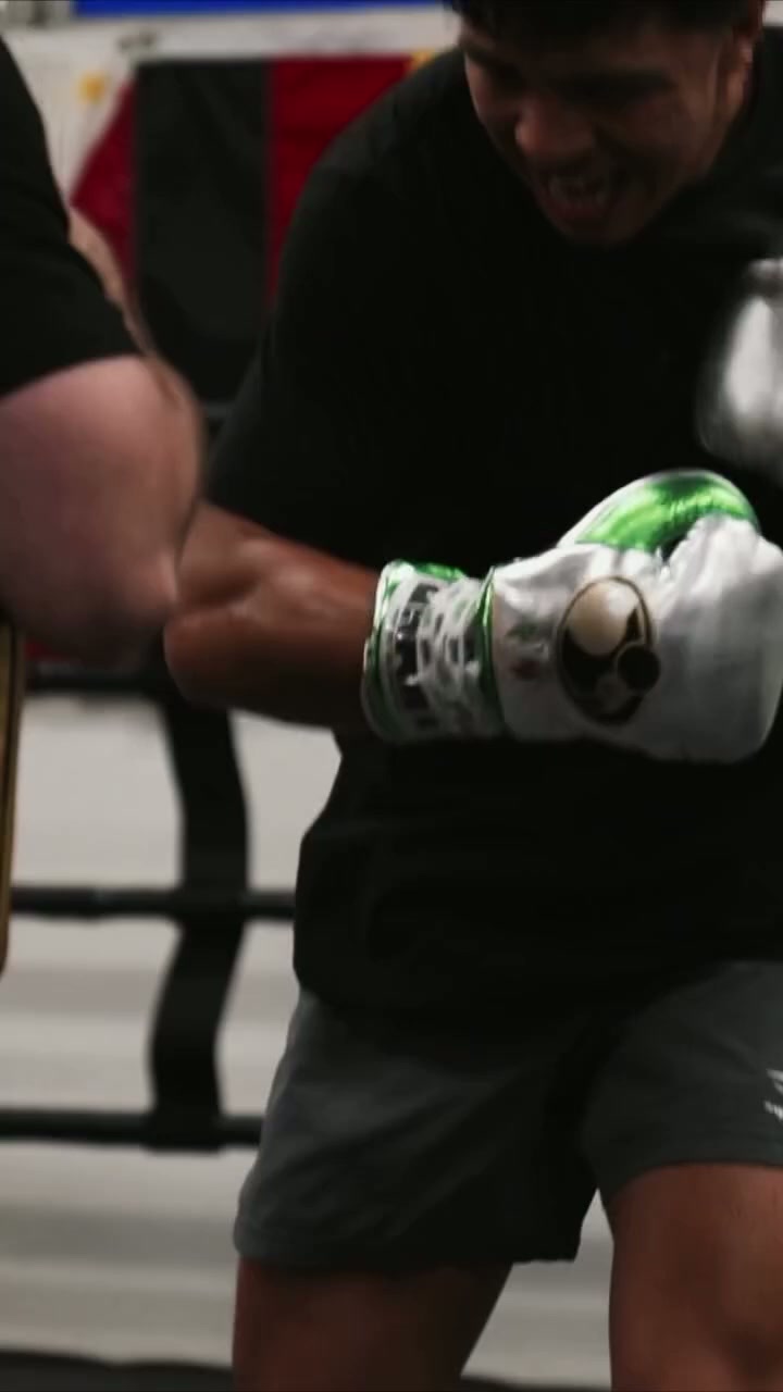 Jaime Munguia definitely going for the knockout ️