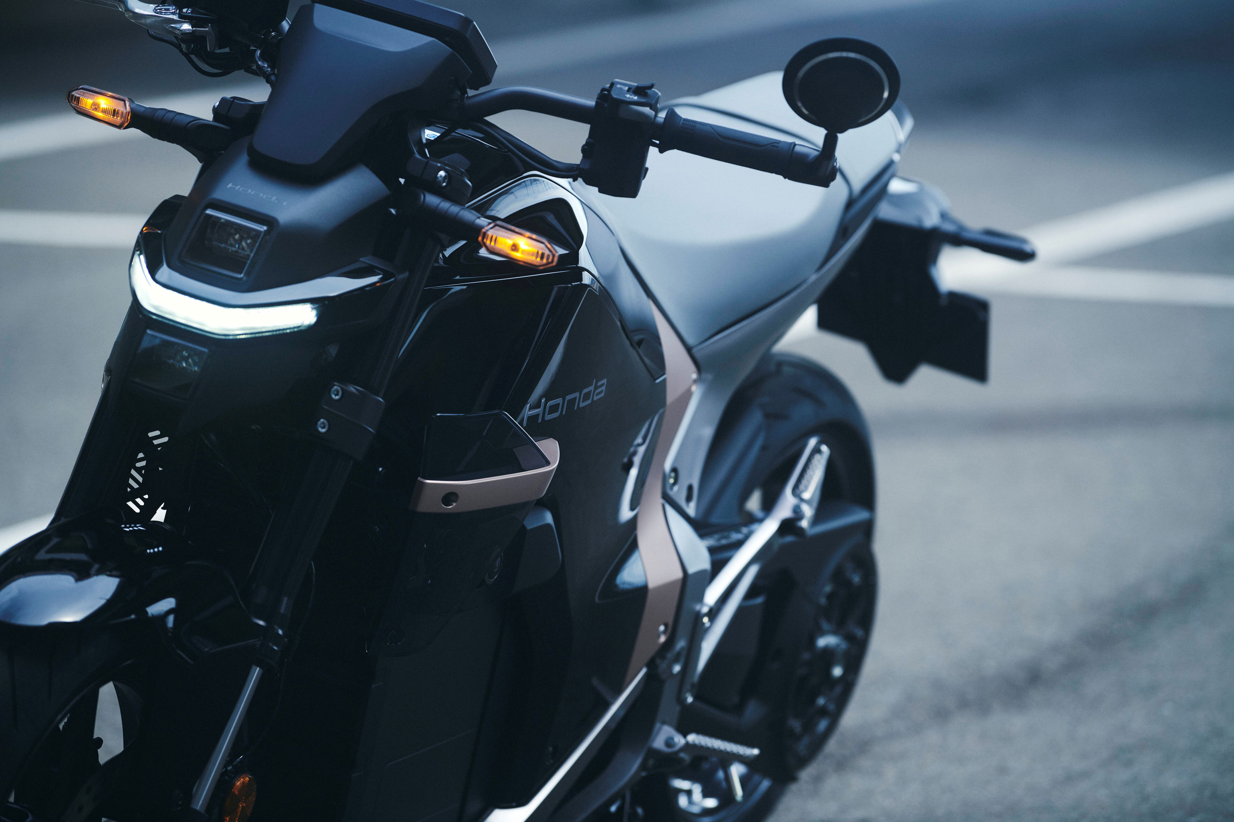 Japanse politie stapt over op elektrisch, terwijl Nederland bij benzine ...