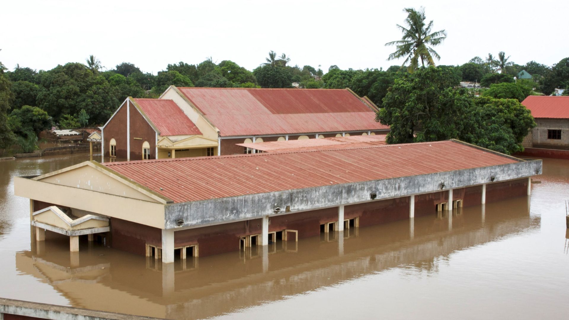 Mozambique floods submerge communities, cutting off aid to nearly 700,000