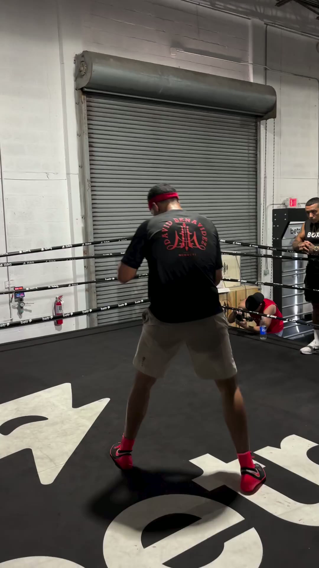 David Benavidez shadow boxing focusing on that body work 😱