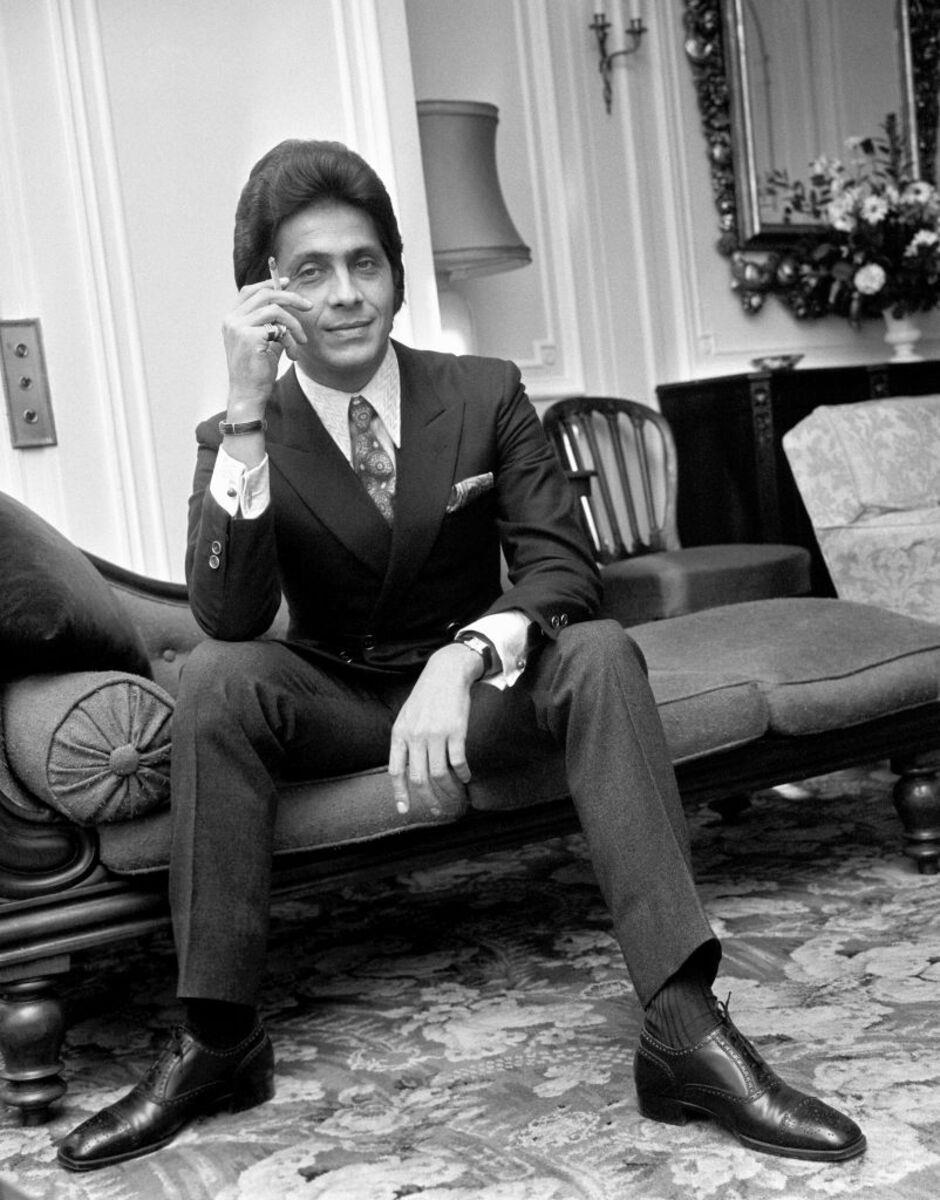 Rosso Valentino: la storia (fortuita) del colore più famoso della maison