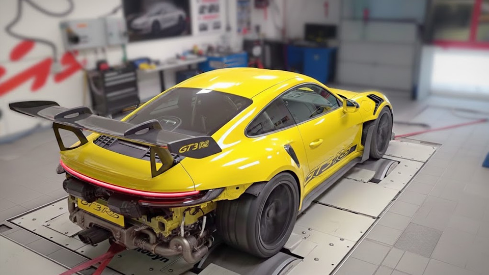 340 km/h GT3 RS na brzdě