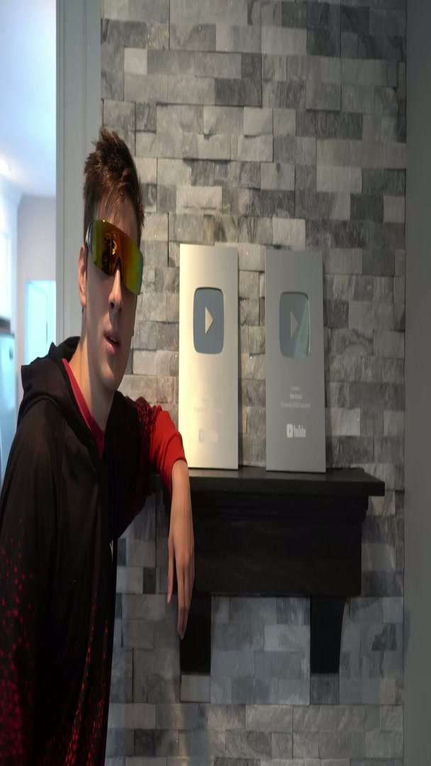 I received a second Silver Play Button for reaching 200,000 subscribers ...