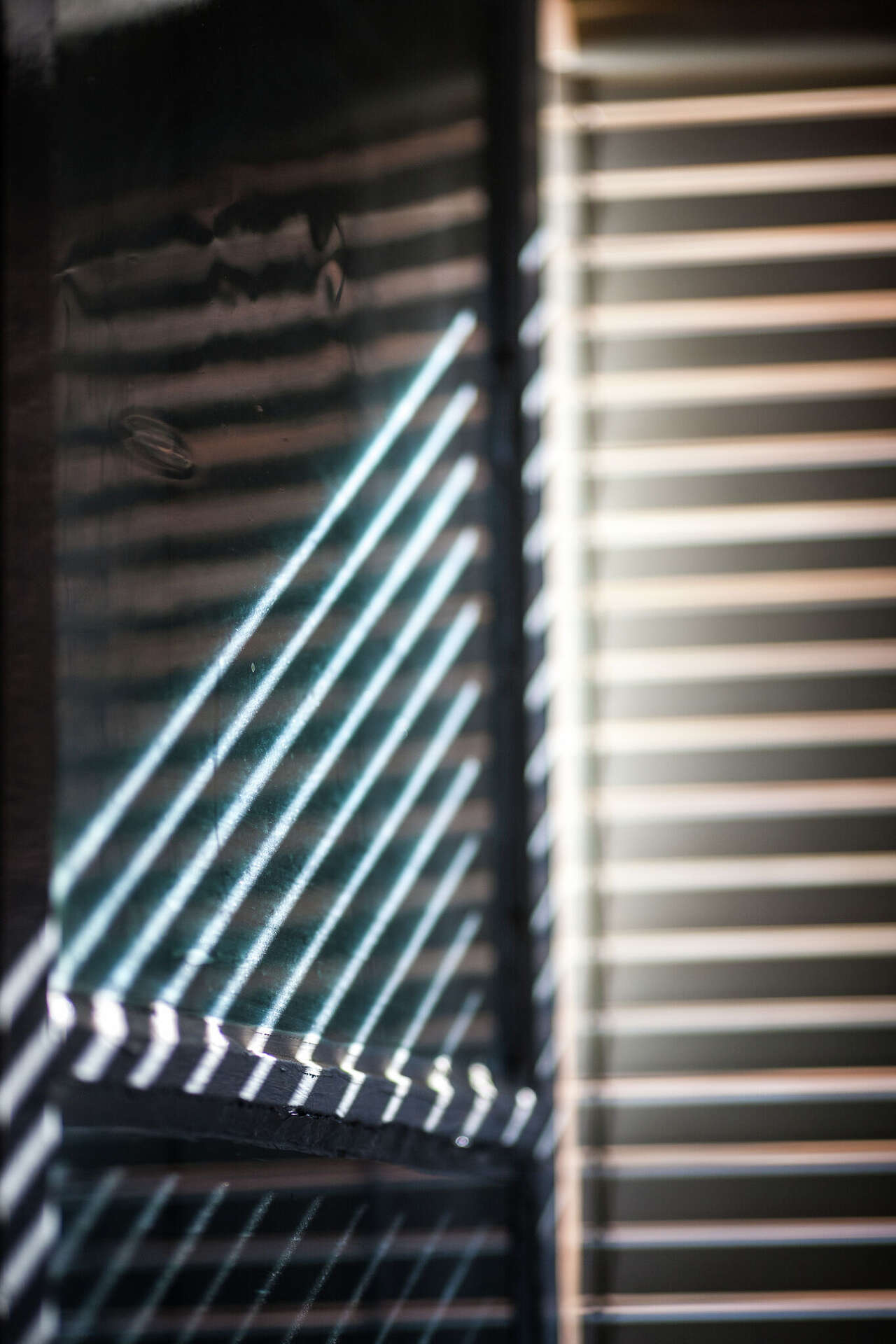 Opinion: Window contractor turns blind eye to pane-ful puns