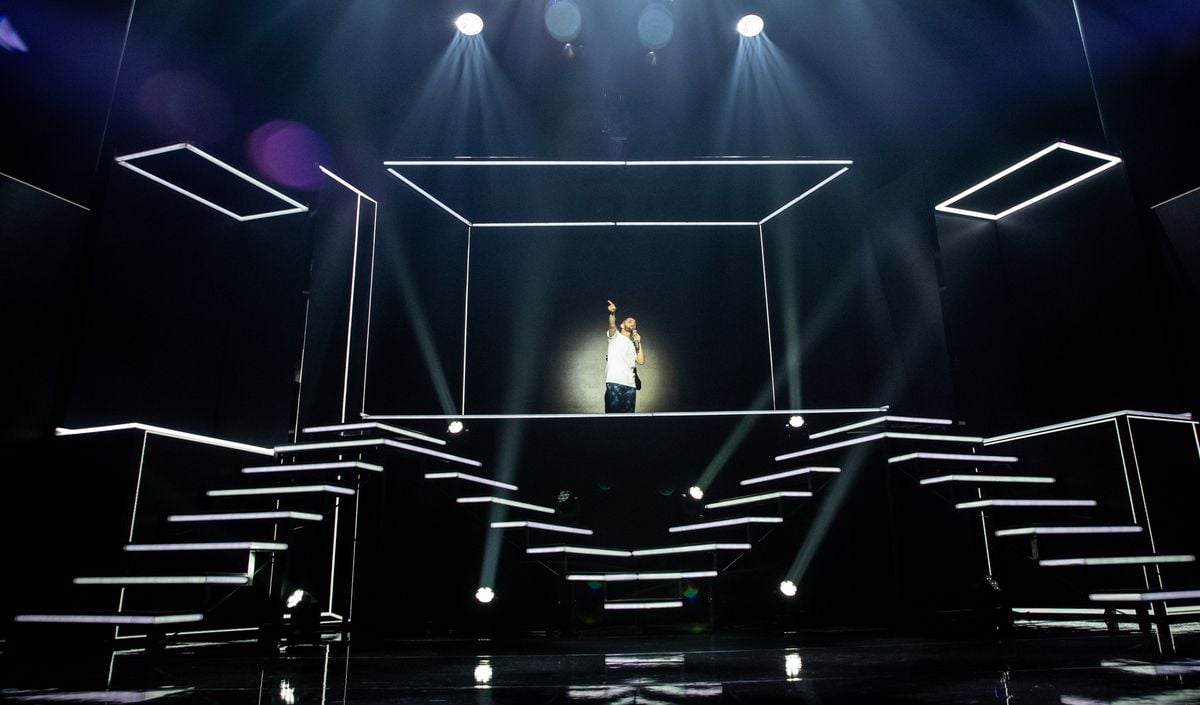 Cet acteur et humoriste à succès installé à Paris dans un quartier ...