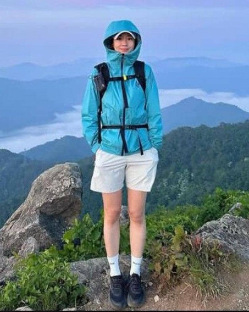 12 outfit naik gunung perempuan non hijab, nyaman dan praktis