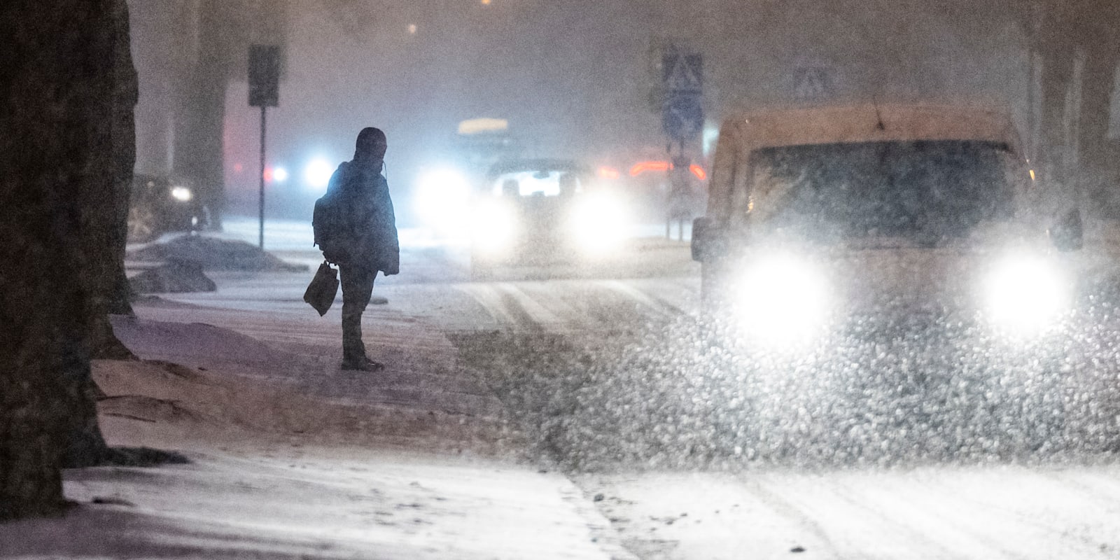 Man med rullator fast i snön – blev kvar ute hela natten
