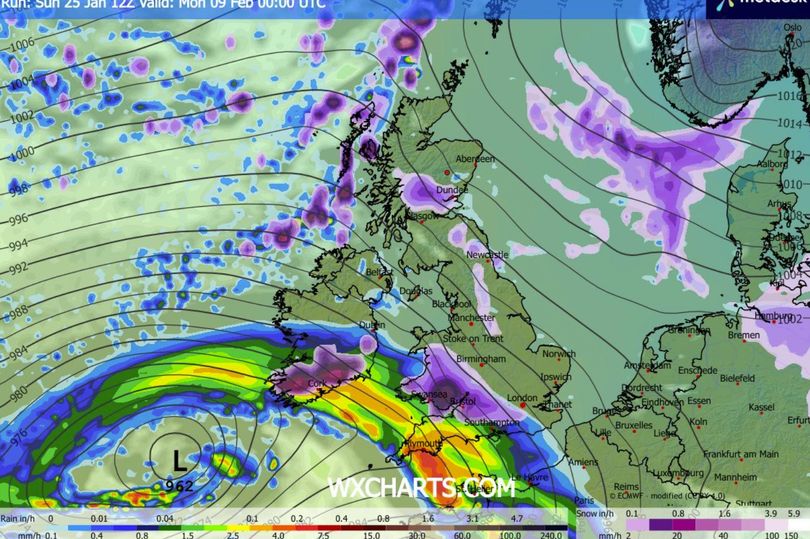 Snow maps reveal blizzard bringing 69 inches of snow will bury 90% of UK