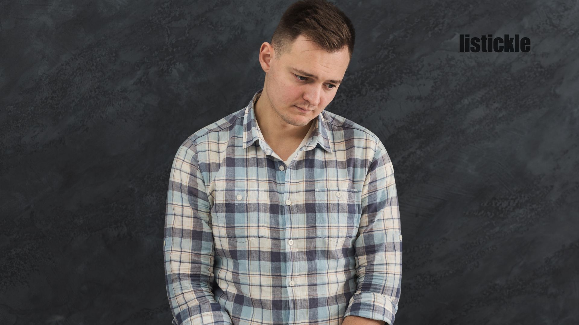 Men who are lonely in life often display these behaviours without ...