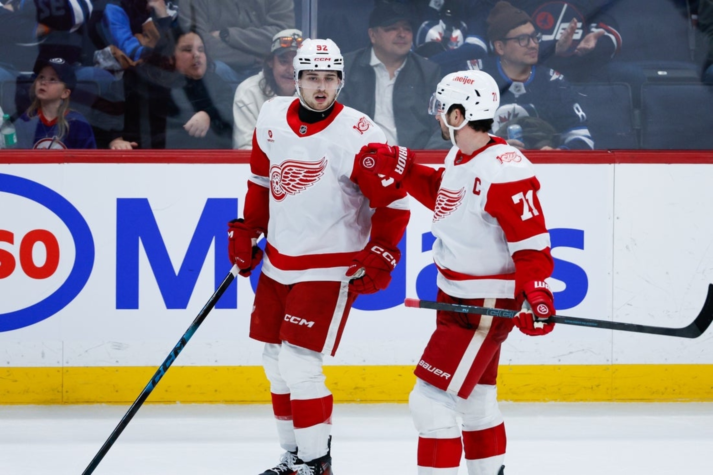 Red Wings savor home-ice edge as Kings arrive