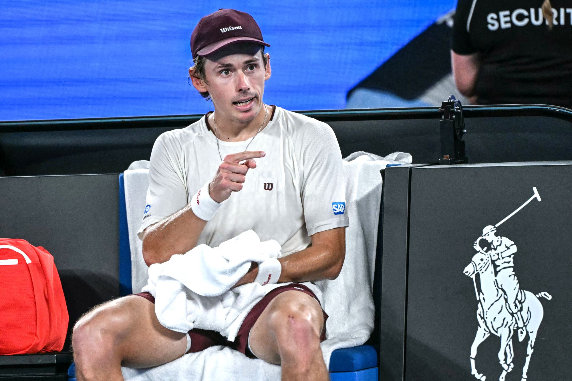 Alcaraz reaches first Australian Open semi-final to send De Minaur out
