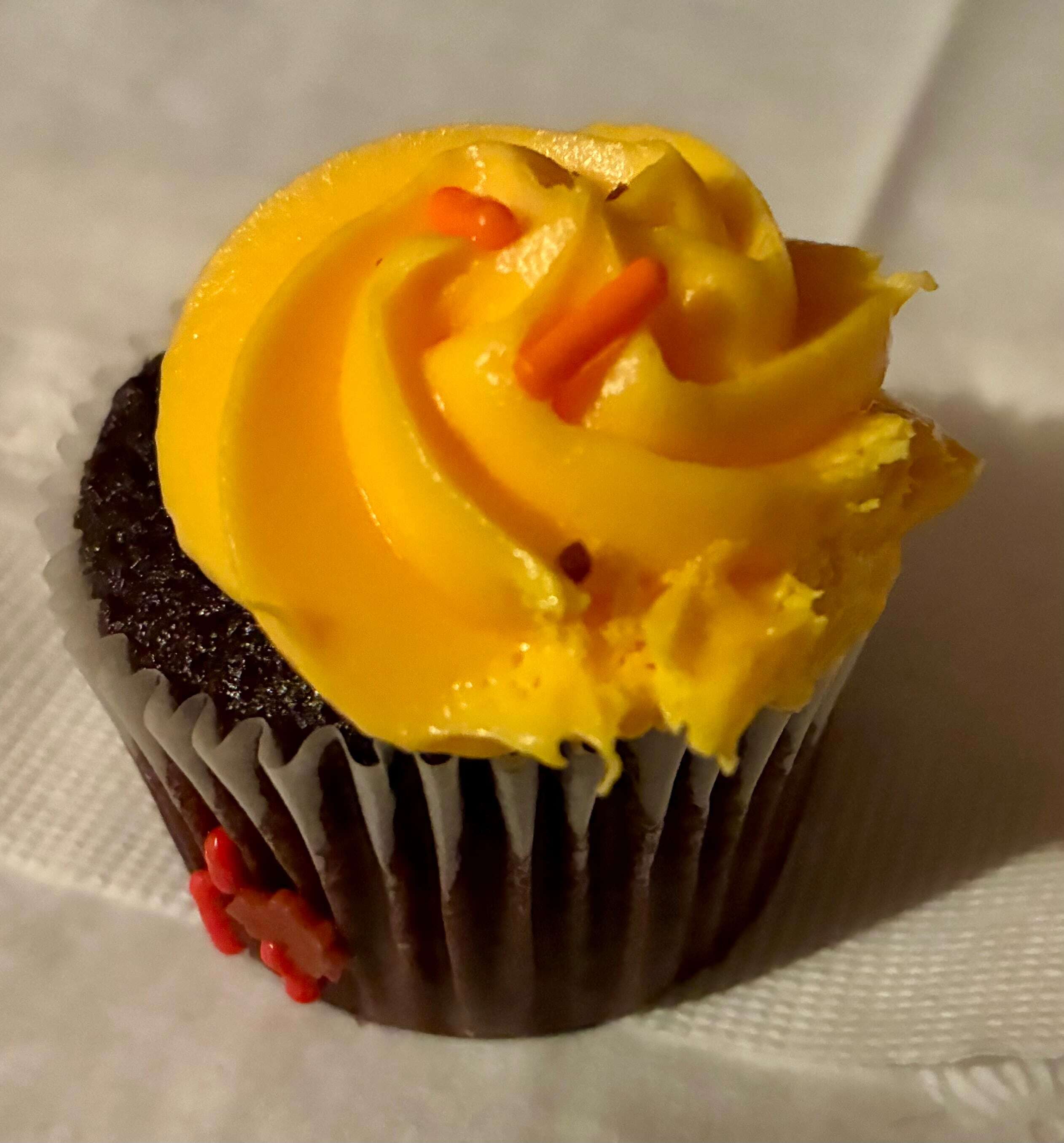 Chocolate cupcakes ranked: We tried grocery store cupcakes for National ...