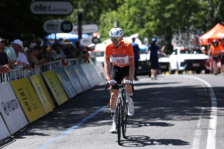 Jay Vine broke wrist in mid-race kangaroo collision, still won Tour ...