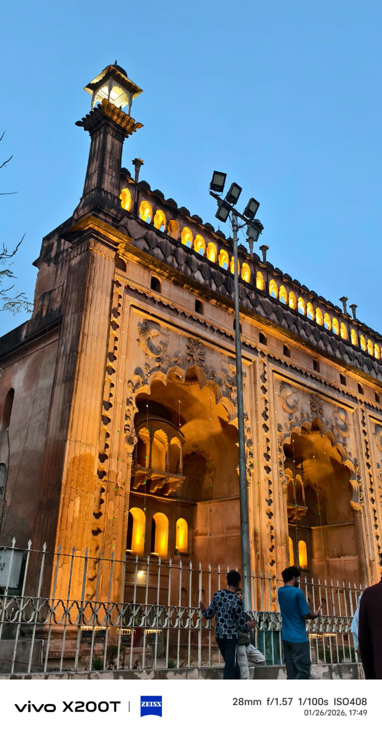 I daily drove the vivo X200T for weeks - it's the best bargain flagship ...