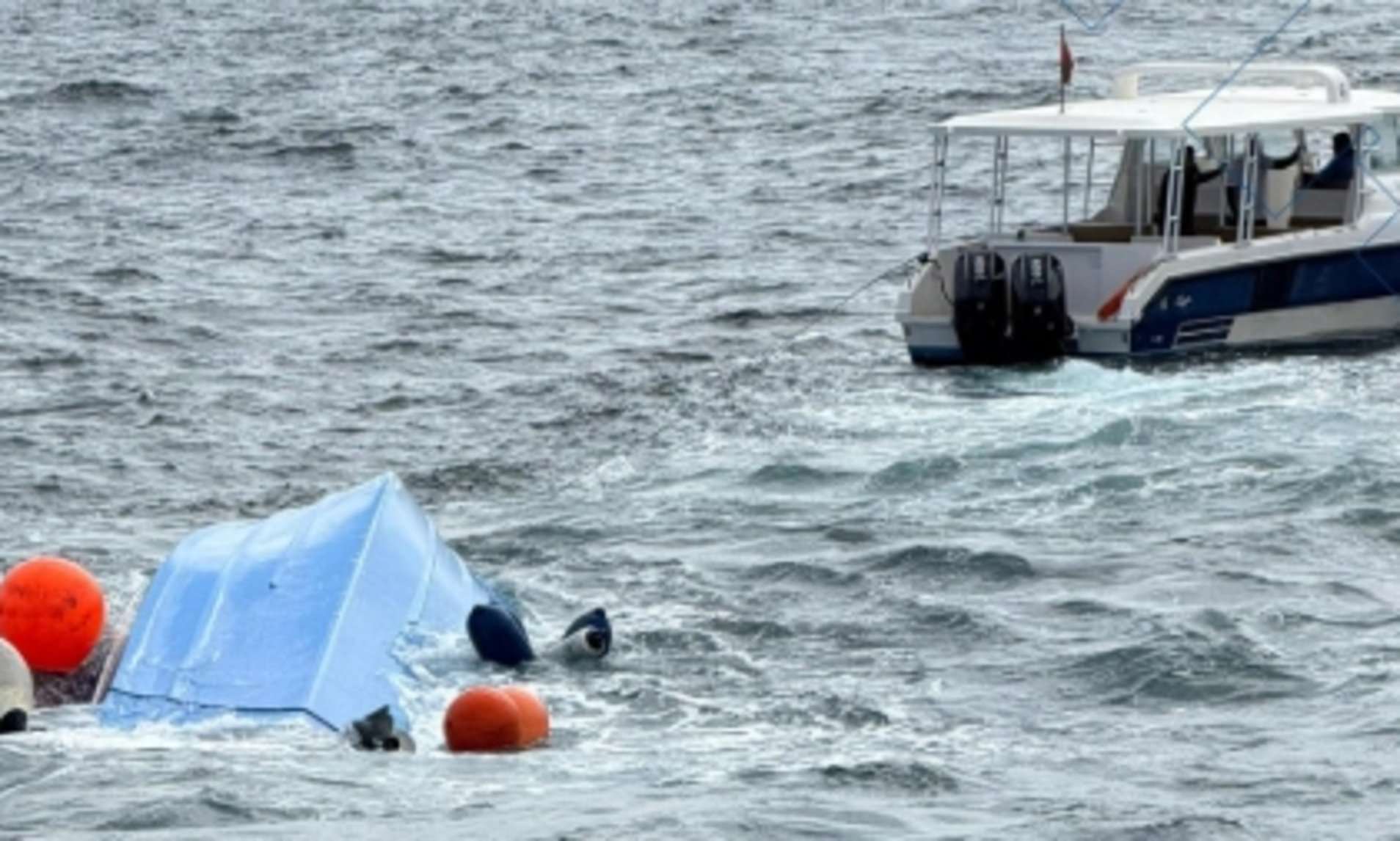 Three tourists drown after boat carrying 25 holidaymakers capsizes ...
