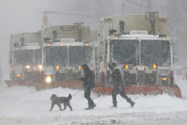 US monster storm kills 30