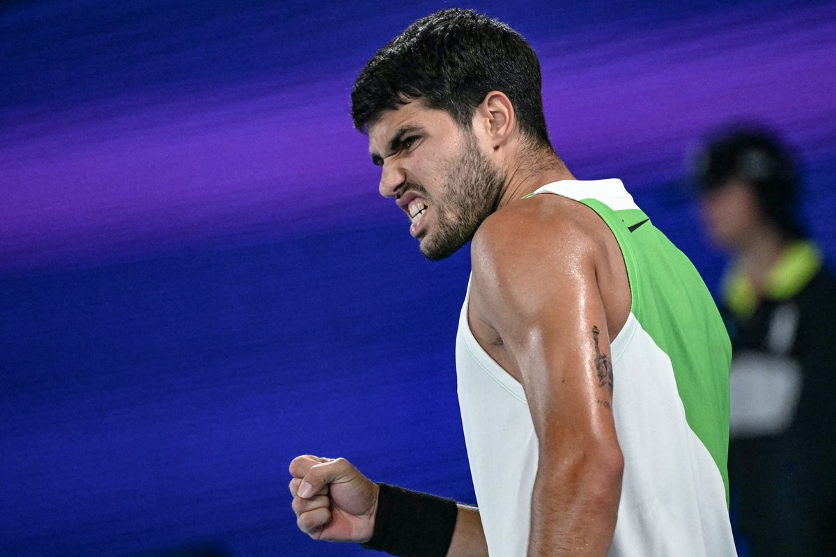 Home hope De Minaur battles Alcaraz in Australian Open quarter-finals