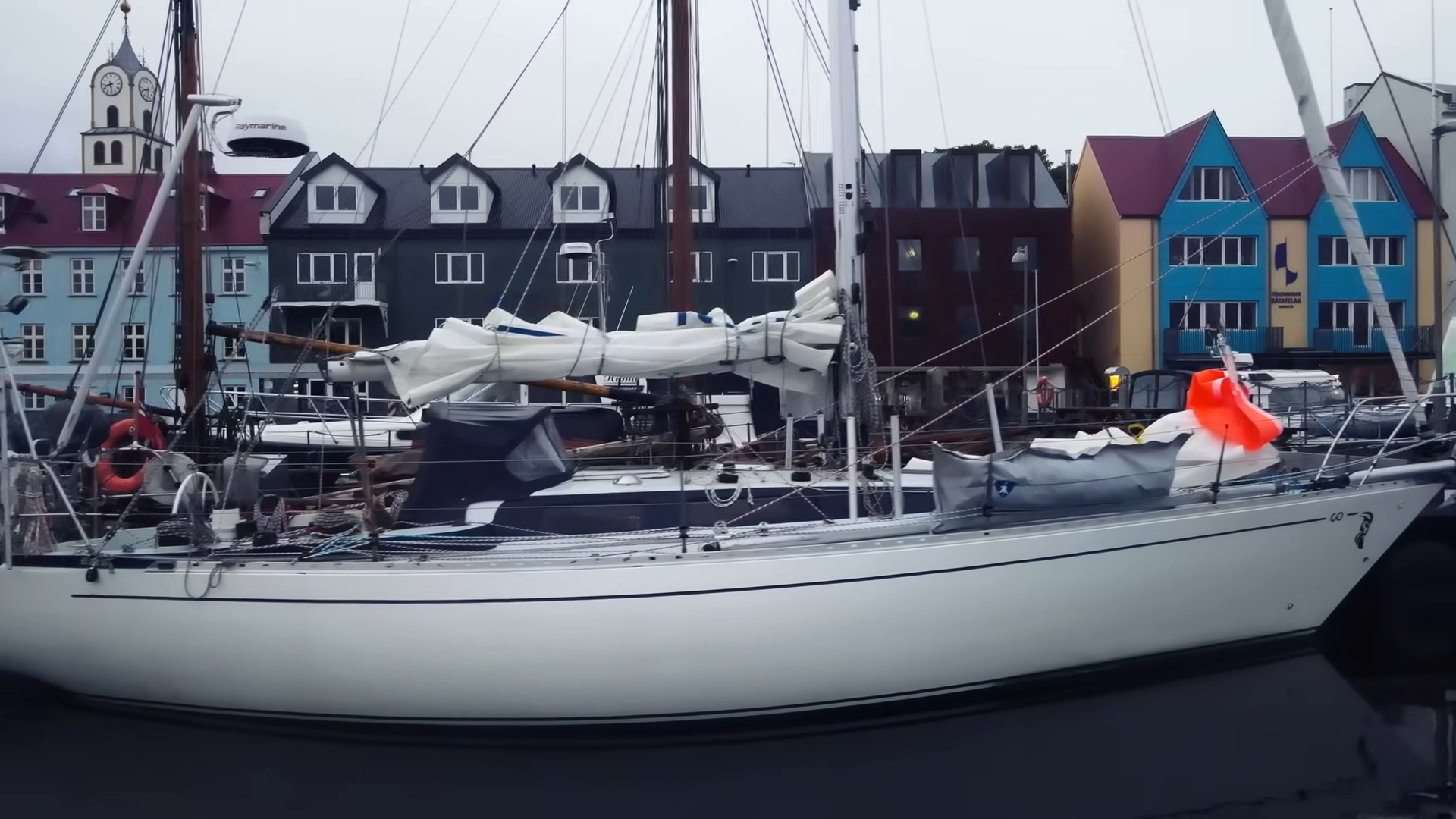 This 35-foot sailboat keeps crossing seas most boats avoid