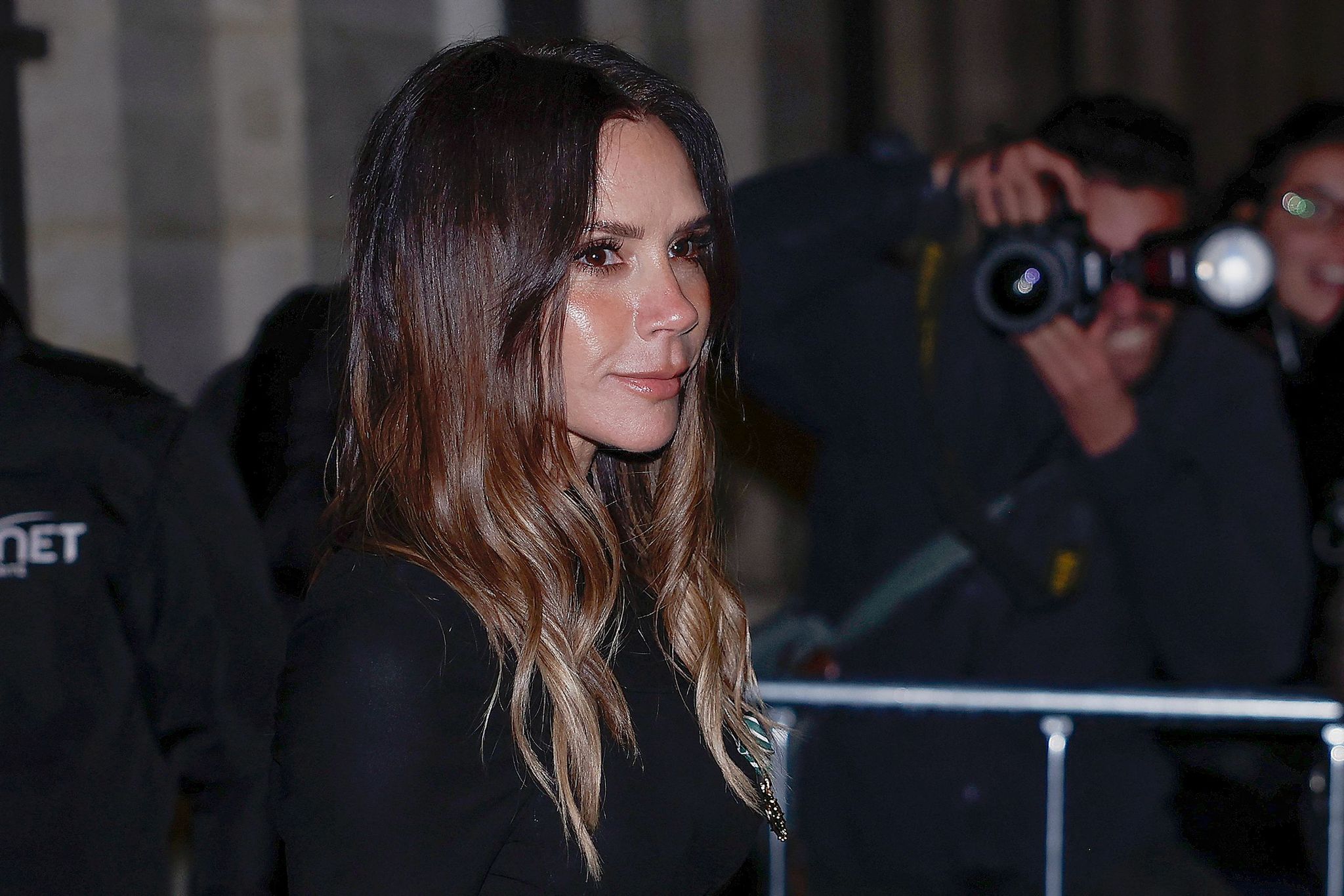 Victoria Beckham in Paris geehrt – Sohn Brooklyn fehlt