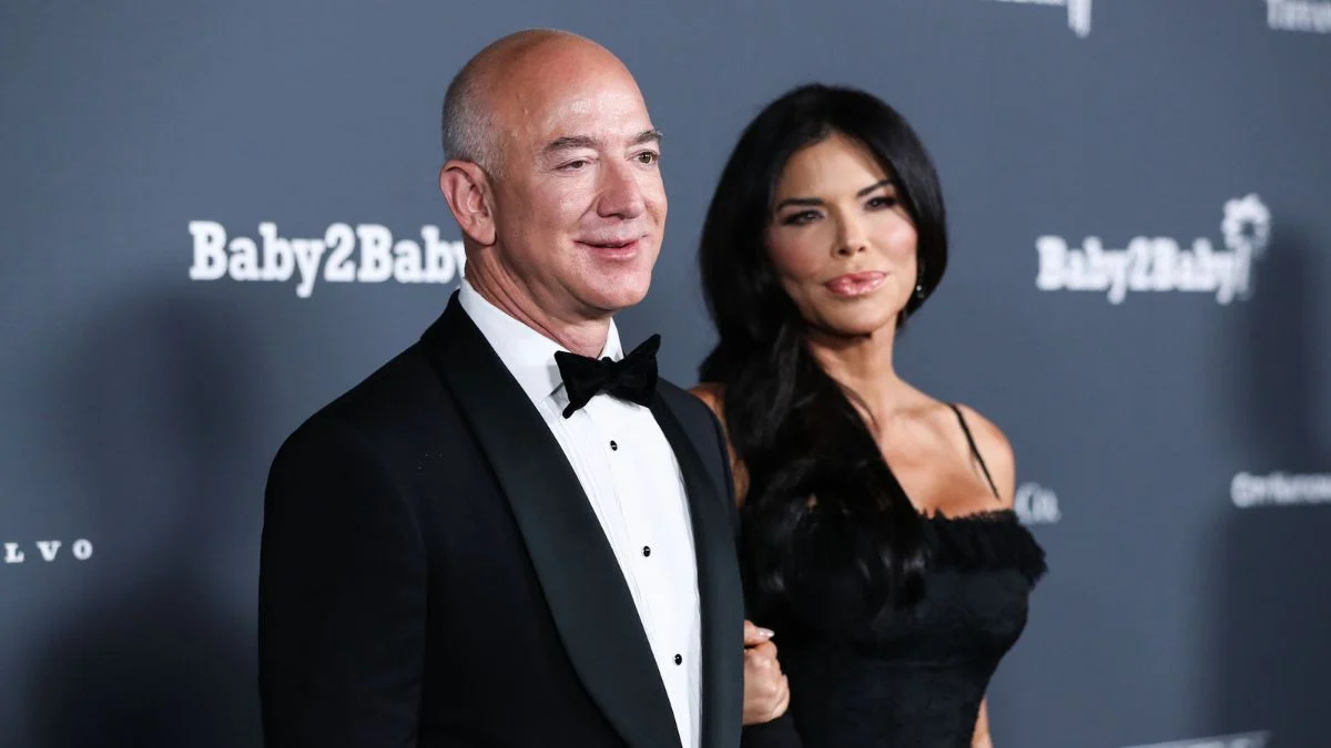 Lauren Sánchez Bezos struggles to stay upright in massive heels during ...