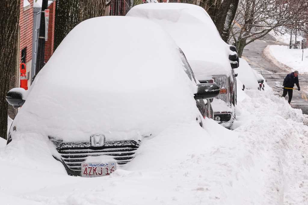 42 people dead from effects of winter storm as more freezing cold ...