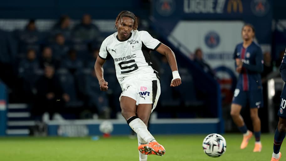 Two Chelsea transfer targets linked with Premier League rivals