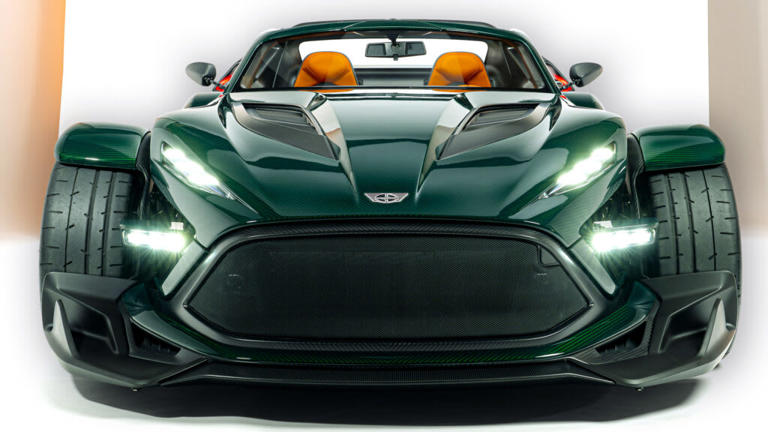 This 1,700-pound car makes 600 HP—and modern supercars should be nervous