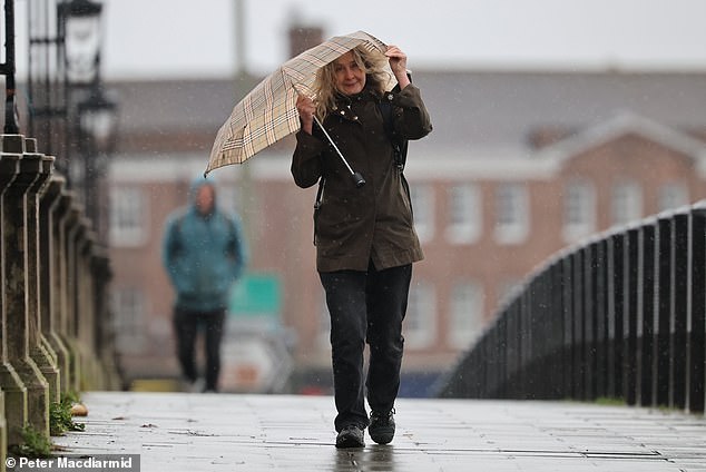 Storm Chandra batters Britain: Schools closed, flights cancelled and ...