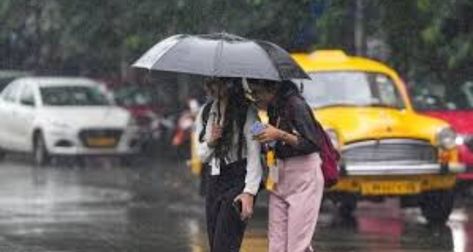 Delhi witnesses light to moderate rainfall amid red and orange weather ...
