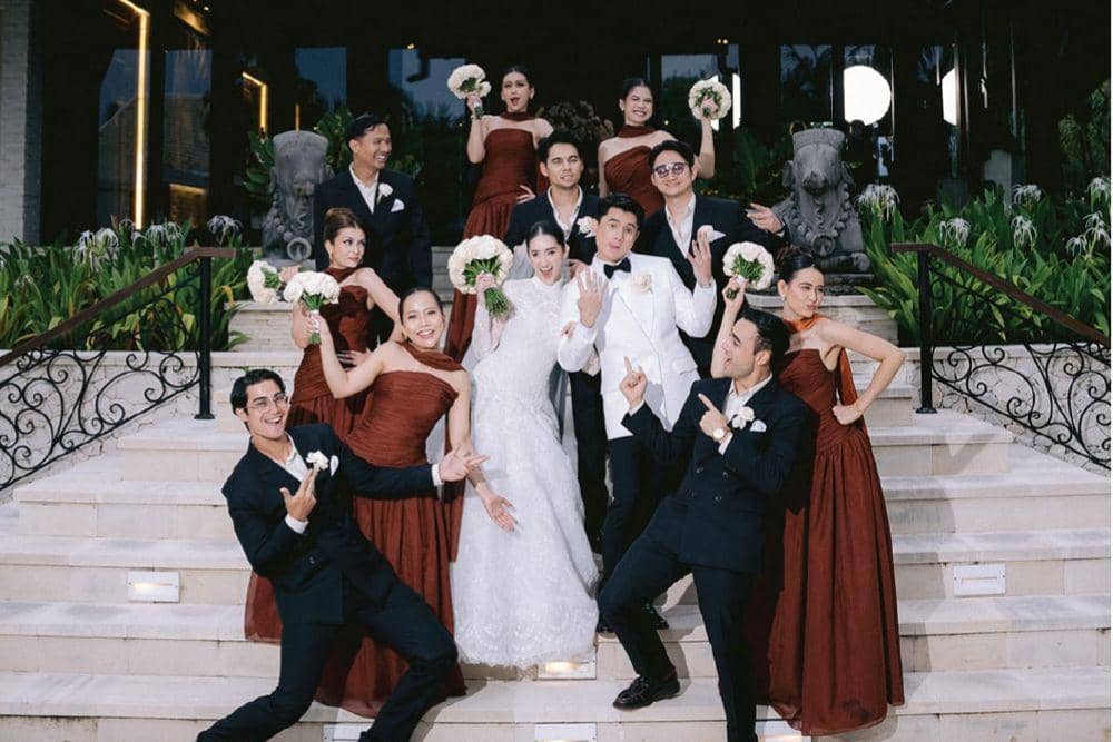 6 fakta resepsi pernikahan Ranty Maria dan Rayn Wijaya, elegan glamor