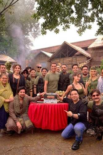 Akshay Kumar's Welcome to the Jungle, featuring over 30 actors, set for ...