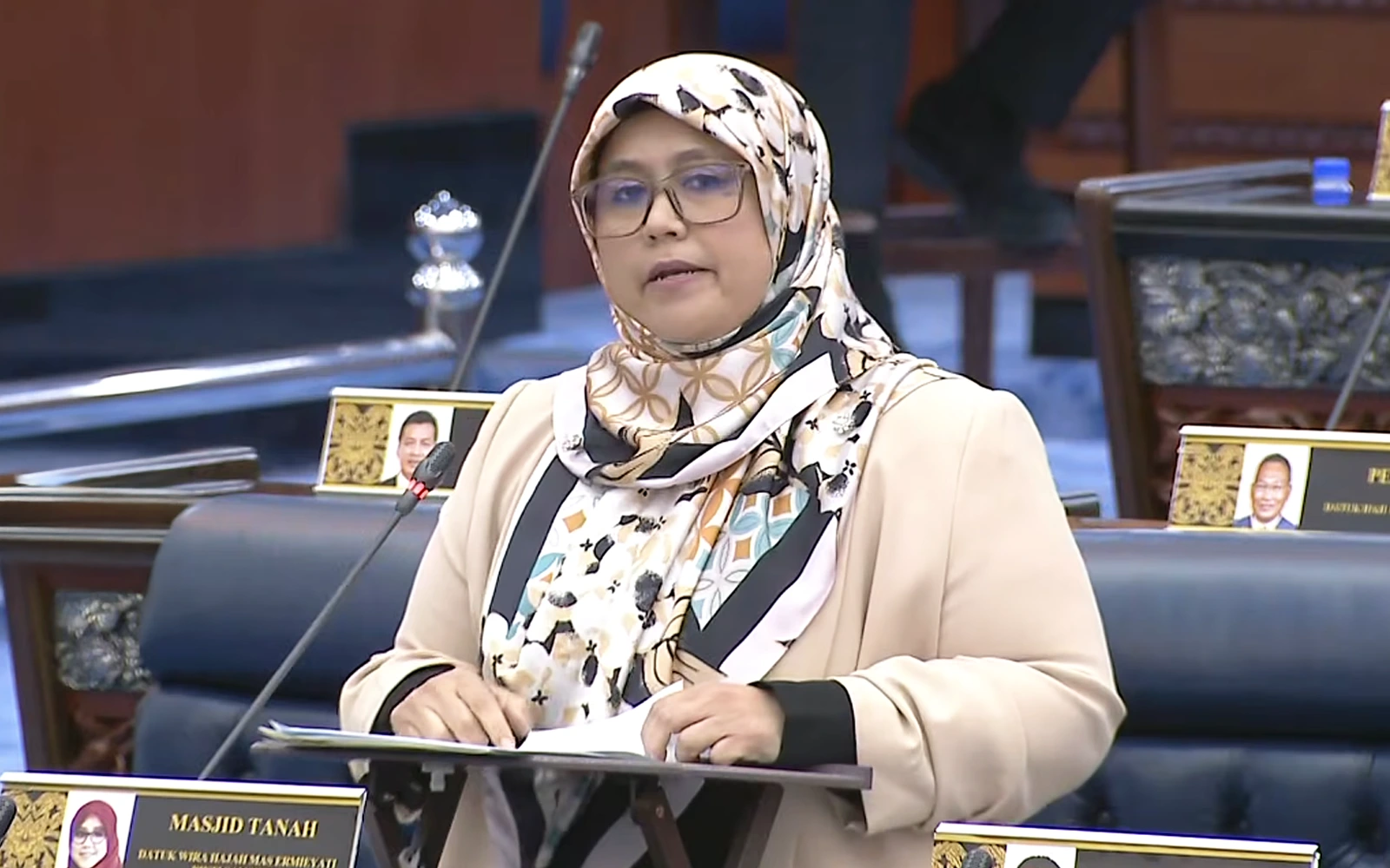 Have 'heart-to-heart' talk with PM before announcing policies, Fadhlina ...