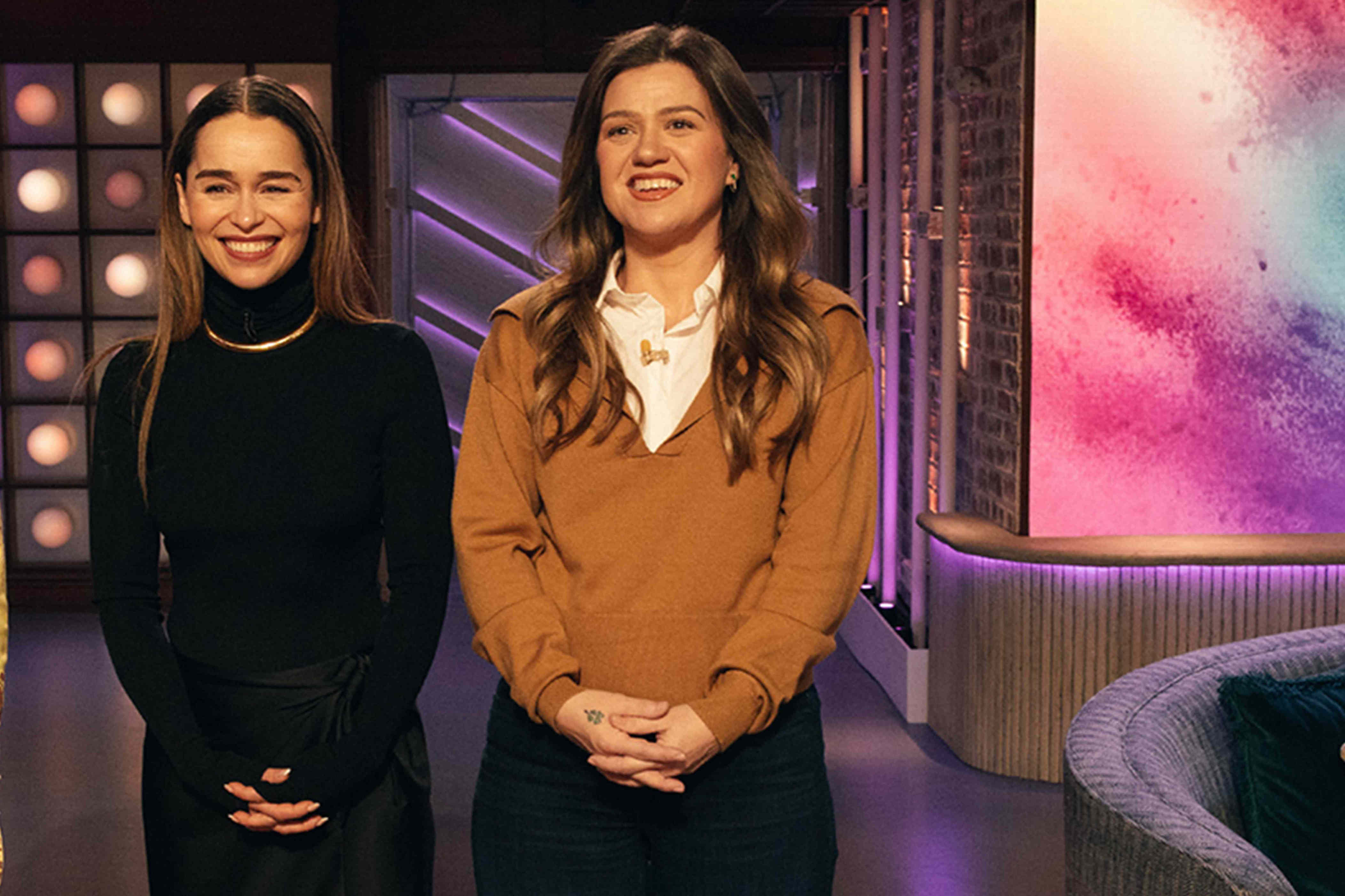 Kelly Clarkson just made 3 comfy closet basics look sharp and ...