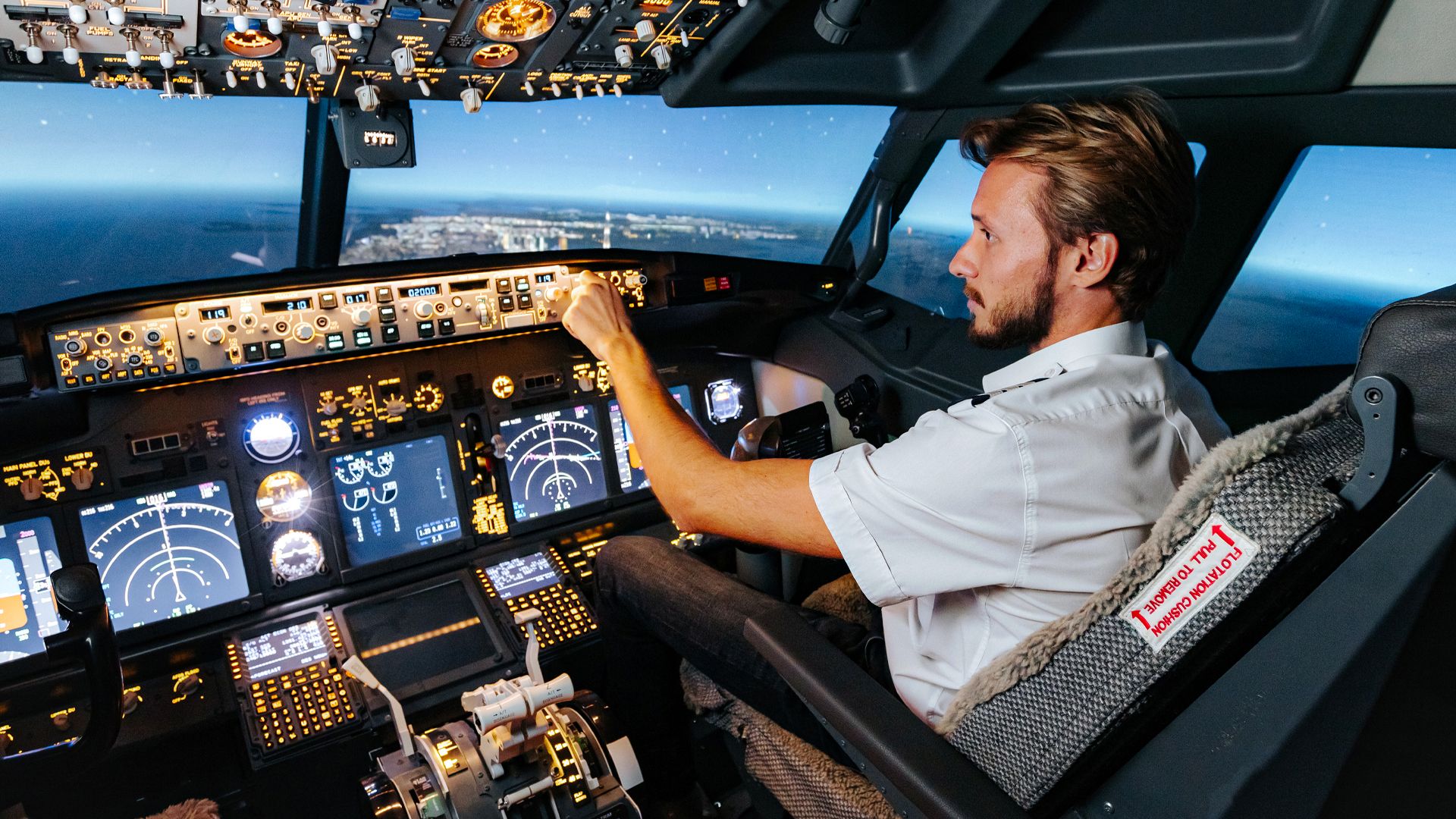A look at the salaries of first officers in legacy carriers in 2026