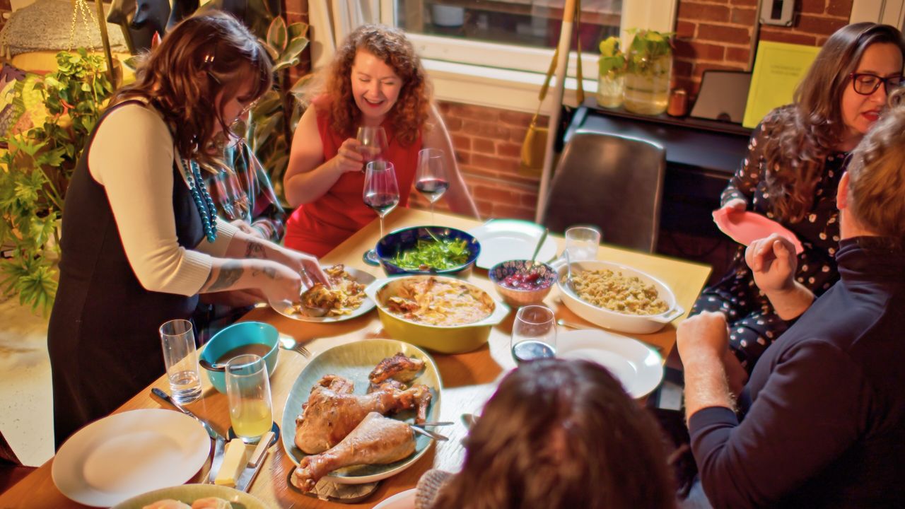 Host insisted dinner wasn't a potluck, then demanded money from guests ...