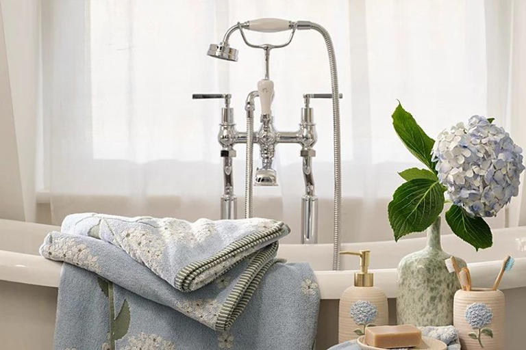 Asda's £16 'gorgeous' spring bedding looks 'fresh'