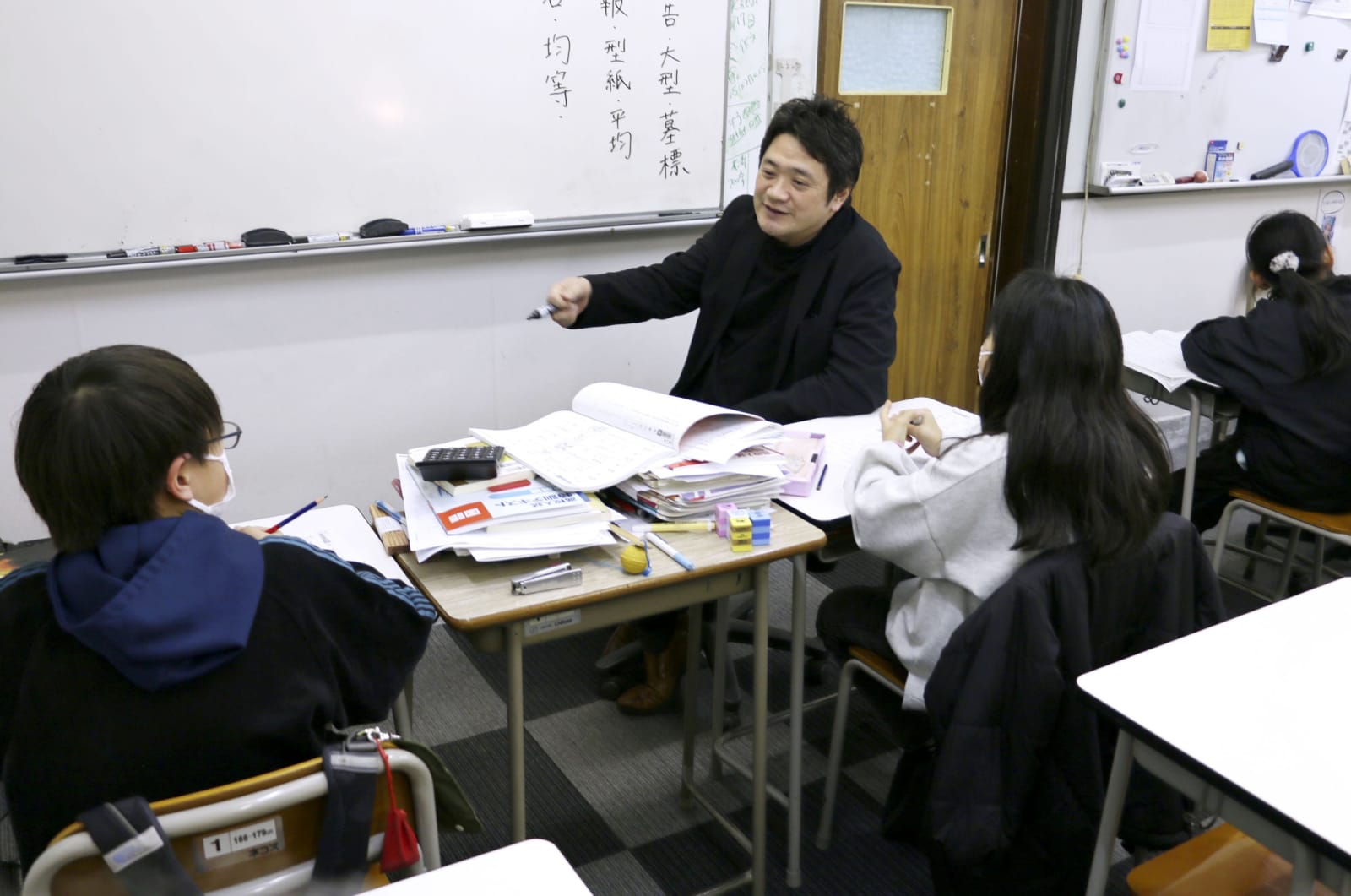 Students concerned over Japan election noise during entrance exams