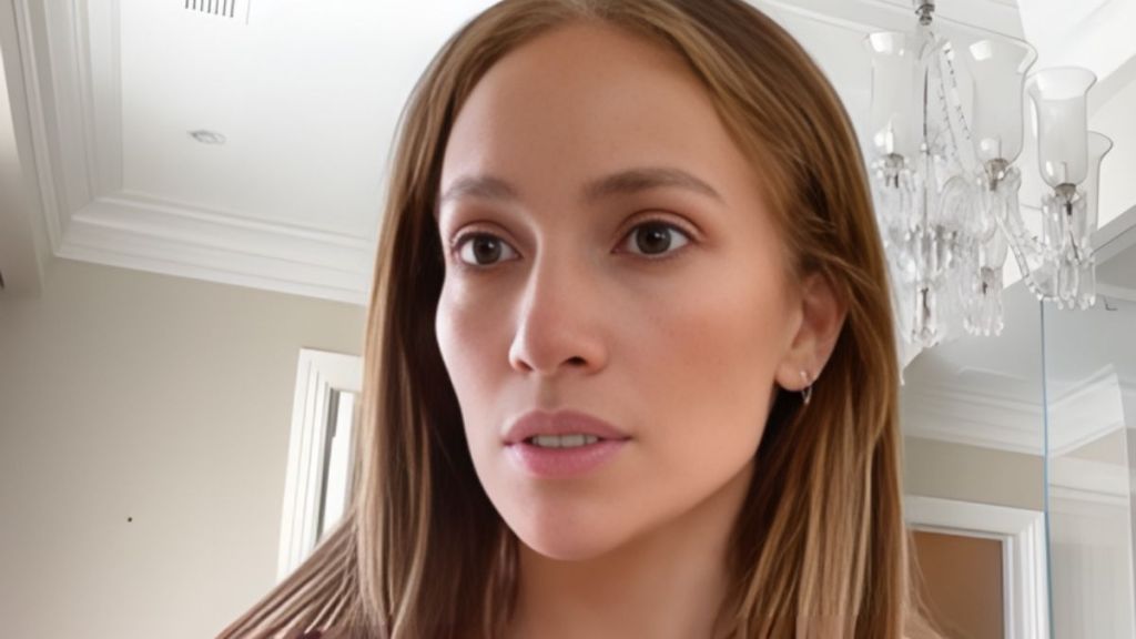 Jennifer Lopez celebrates ‘happy era' in stringy bra top & leggings