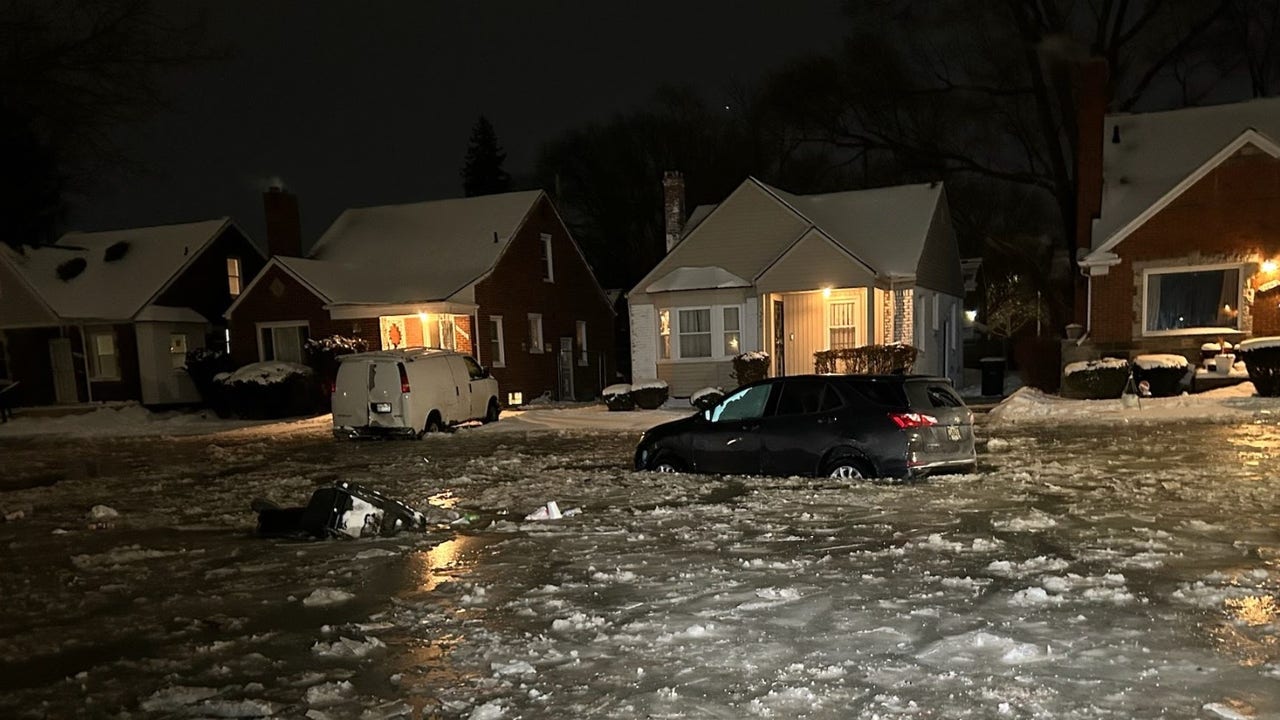 'A total mess': Multiple Detroit blocks frozen after water main breaks ...