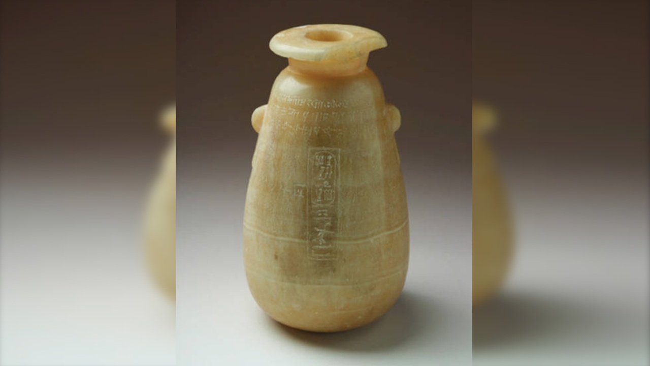 Che ci faceva dell’oppio in un vaso egizio dedicato a Serse I?