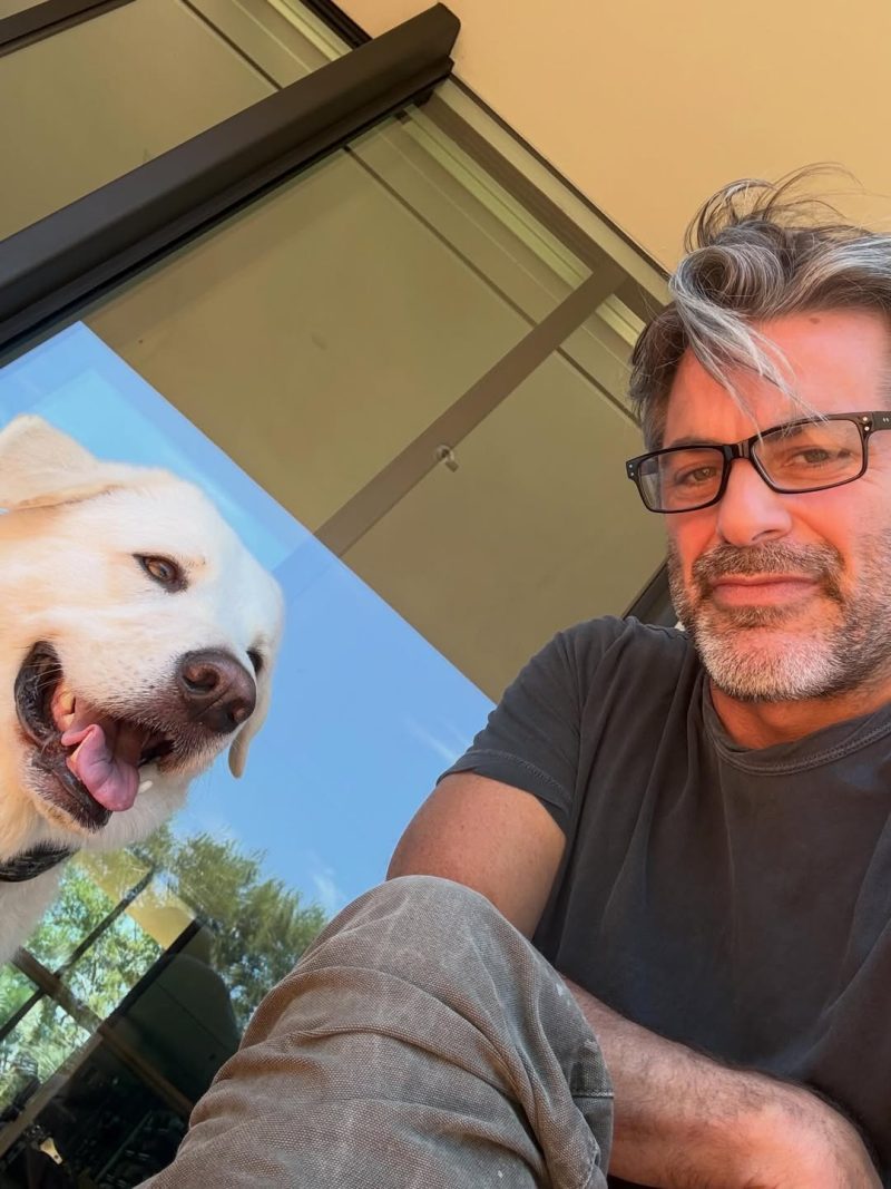 Ο Jim Curtis κοκκινίζει μιλώντας για τη σχέση του με την Jennifer Aniston