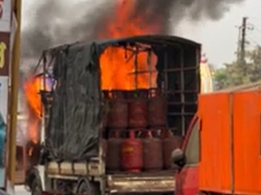 Time bomb: Pickup truck carrying gas cylinders bursts into flames