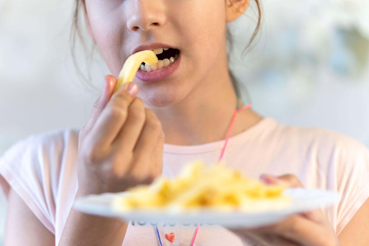 Government signals tougher crackdown on junk food advertising to children