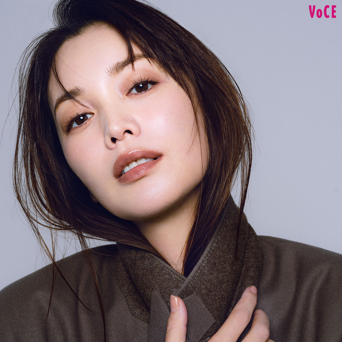 【蛯原友里】エフォートレスなベージュメイク