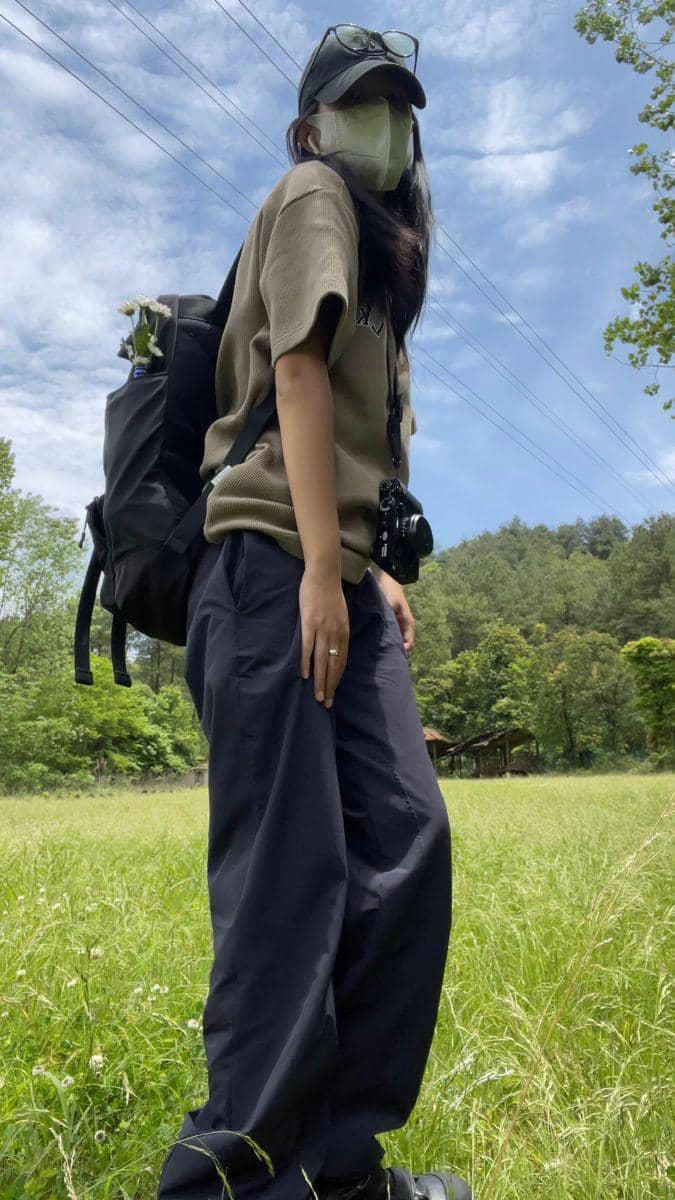 12 outfit naik gunung perempuan non hijab, nyaman dan praktis