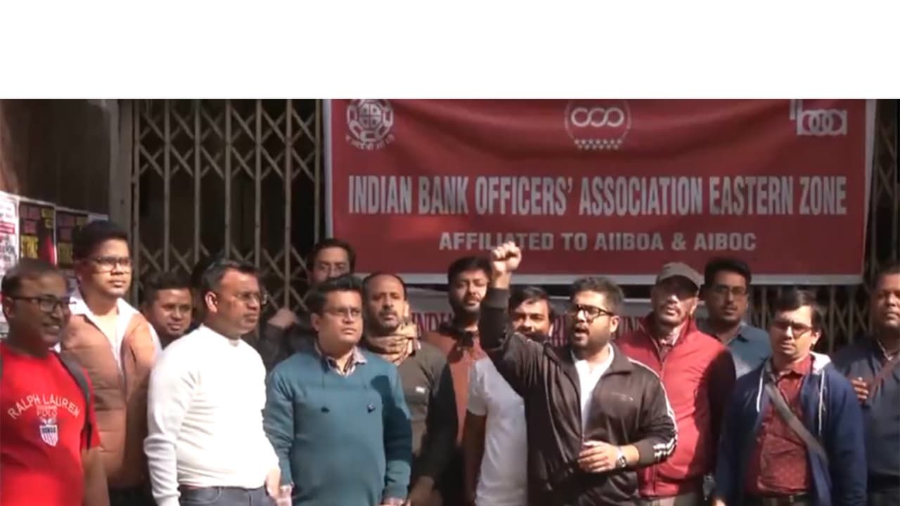 Bank unions hold nationwide strike, demand five-day work week